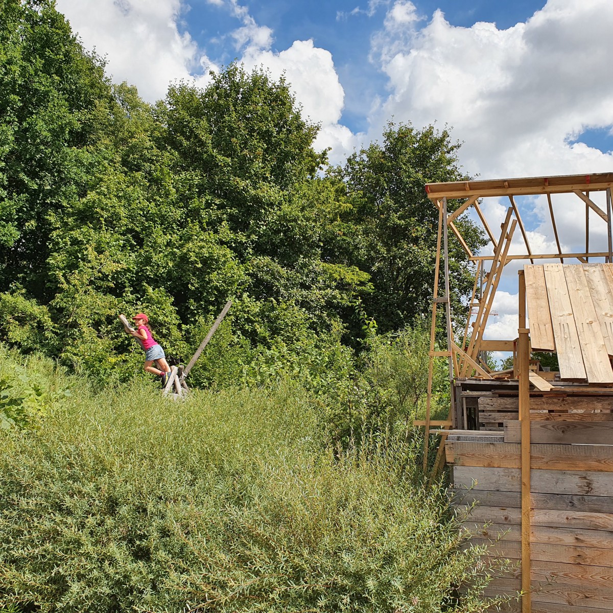 A construction playground – Where kids build their own play structures ...