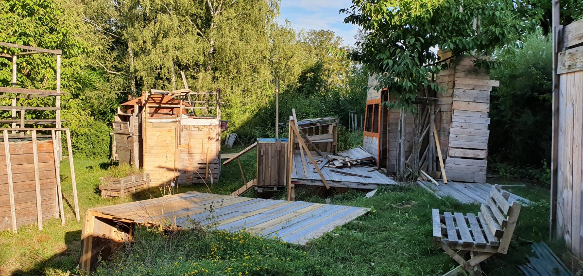A construction playground – Where kids build their own play structures ...